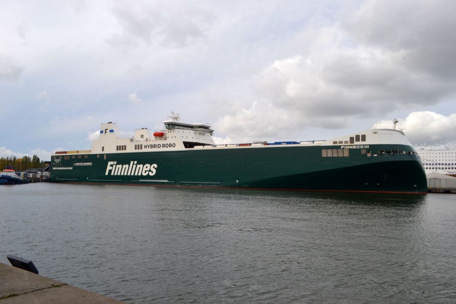 Finneco III in the Port of Gdynia. Reconstruction of the quays will ...