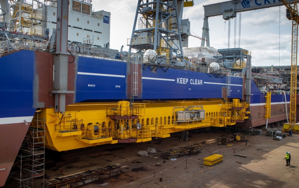 Lifting tests of specialized underwater frame at Crist Shipyard ...